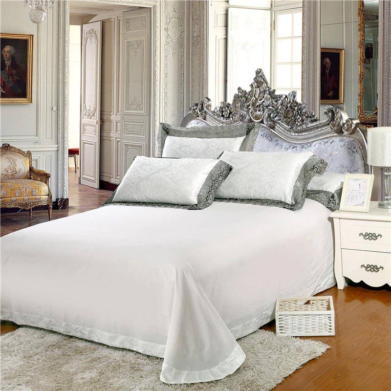 Luxury Baroque Pattern Bedding Set With Jacquard Embroidery (27 Colors)
